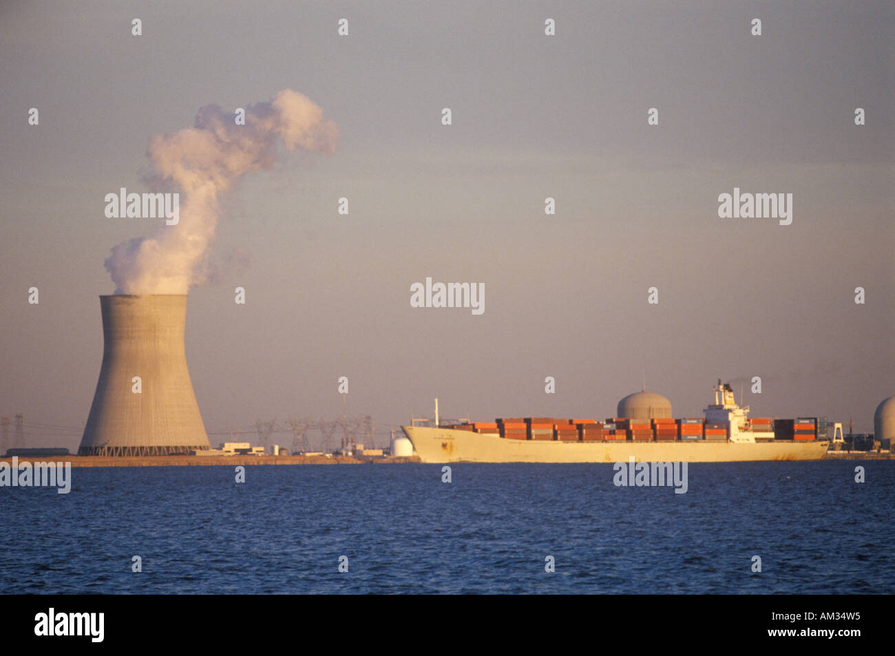 Backyard nuclear reactor hi-res stock photography and images - Alamy