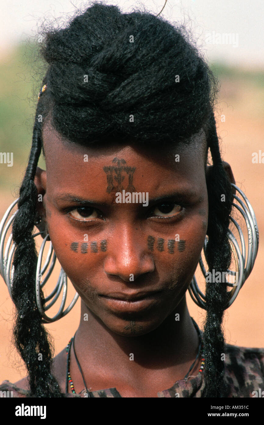 Young tuareg woman hi-res stock photography and images - Alamy