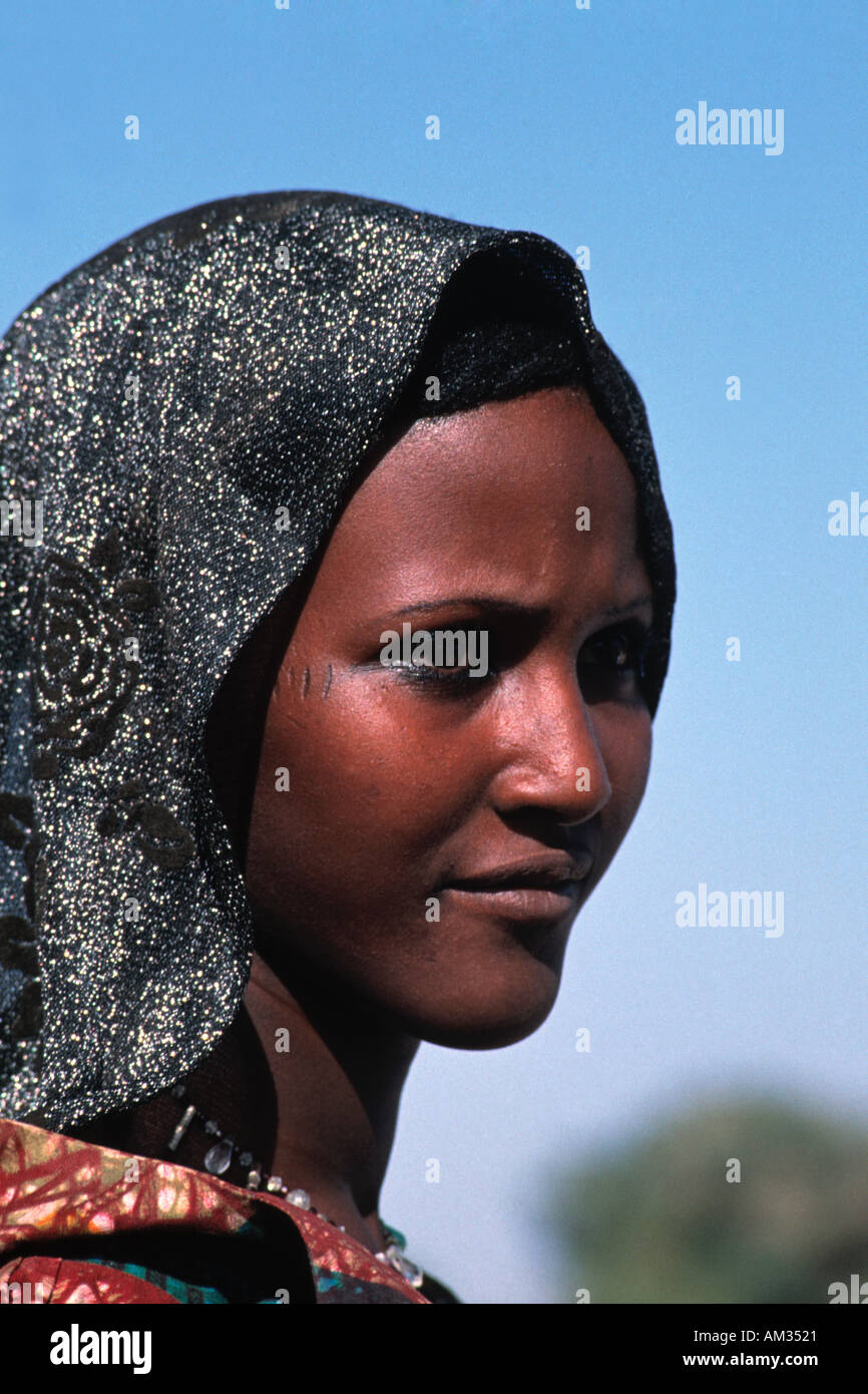 Young tuareg woman hi-res stock photography and images - Alamy