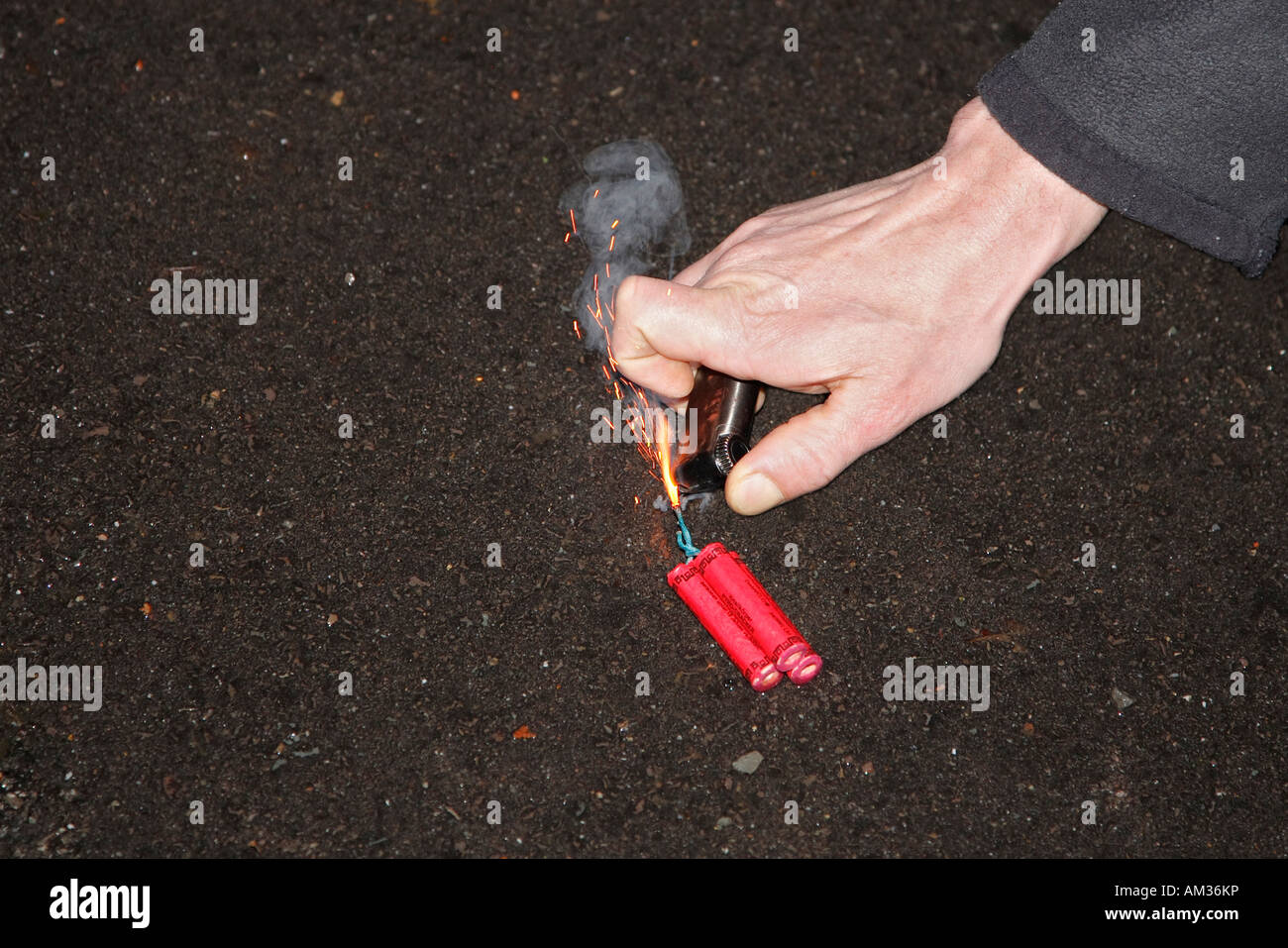 Slow burning fuse hi-res stock photography and images - Alamy