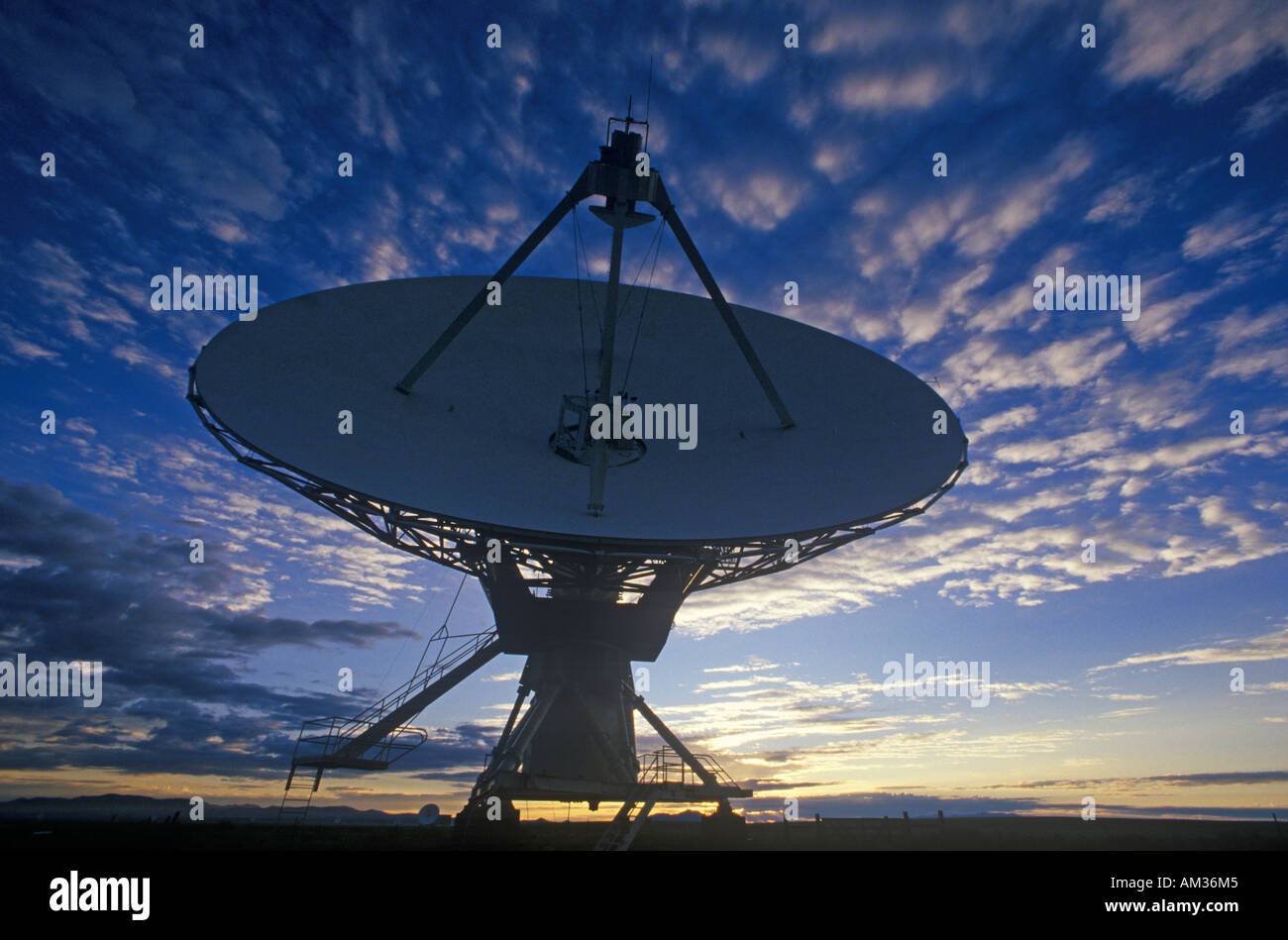 Radio telescope dishes at National Radio Astronomy Observatory in ...