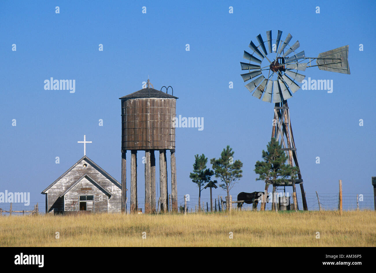 Water tower windmill hi-res stock photography and images - Alamy