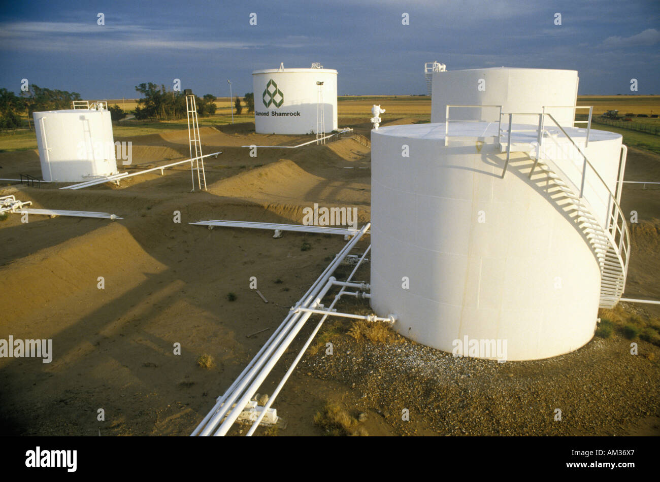 Diamond Shamrock Oil Tanks at Turpin OK Stock Photo - Alamy