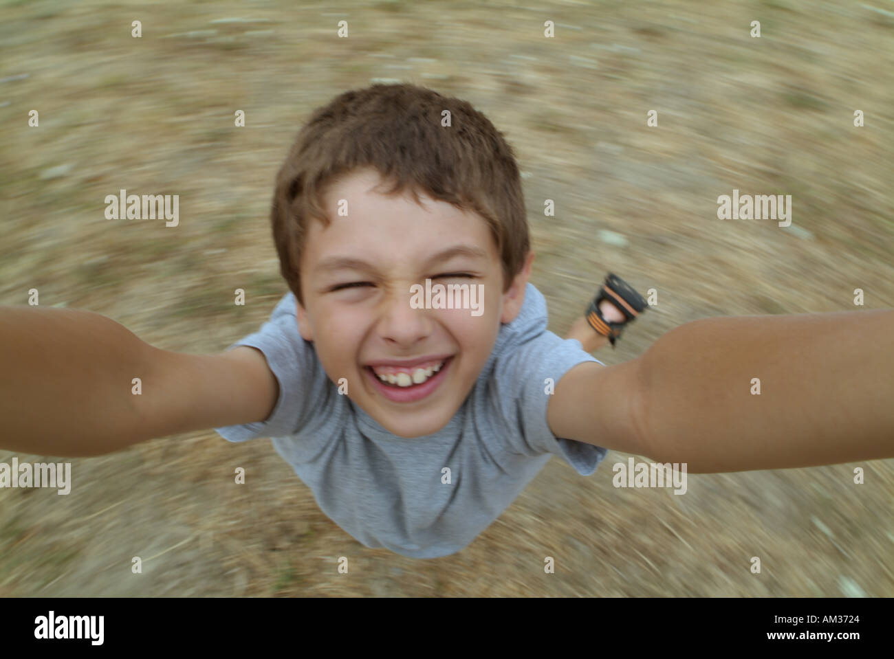 France young boy looking up hi-res stock photography and images - Alamy