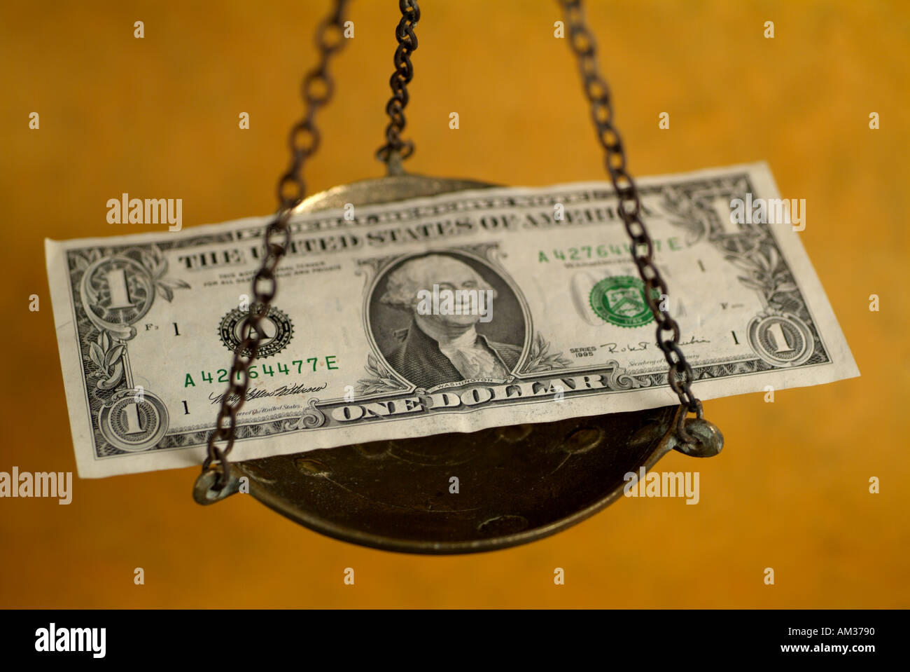 Scale weighing a us one dollar banknote Stock Photo - Alamy