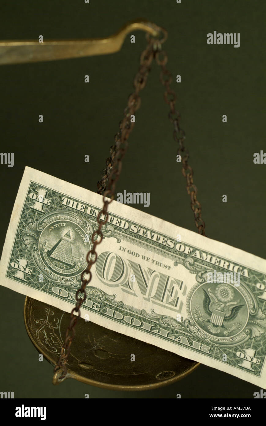 Scale weighing a us one dollar banknote Stock Photo - Alamy