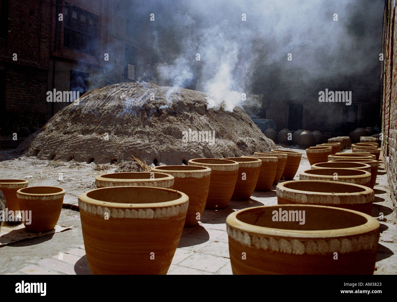 Nepal Pottery kiln in the street of Thimi Stock Photo - Alamy