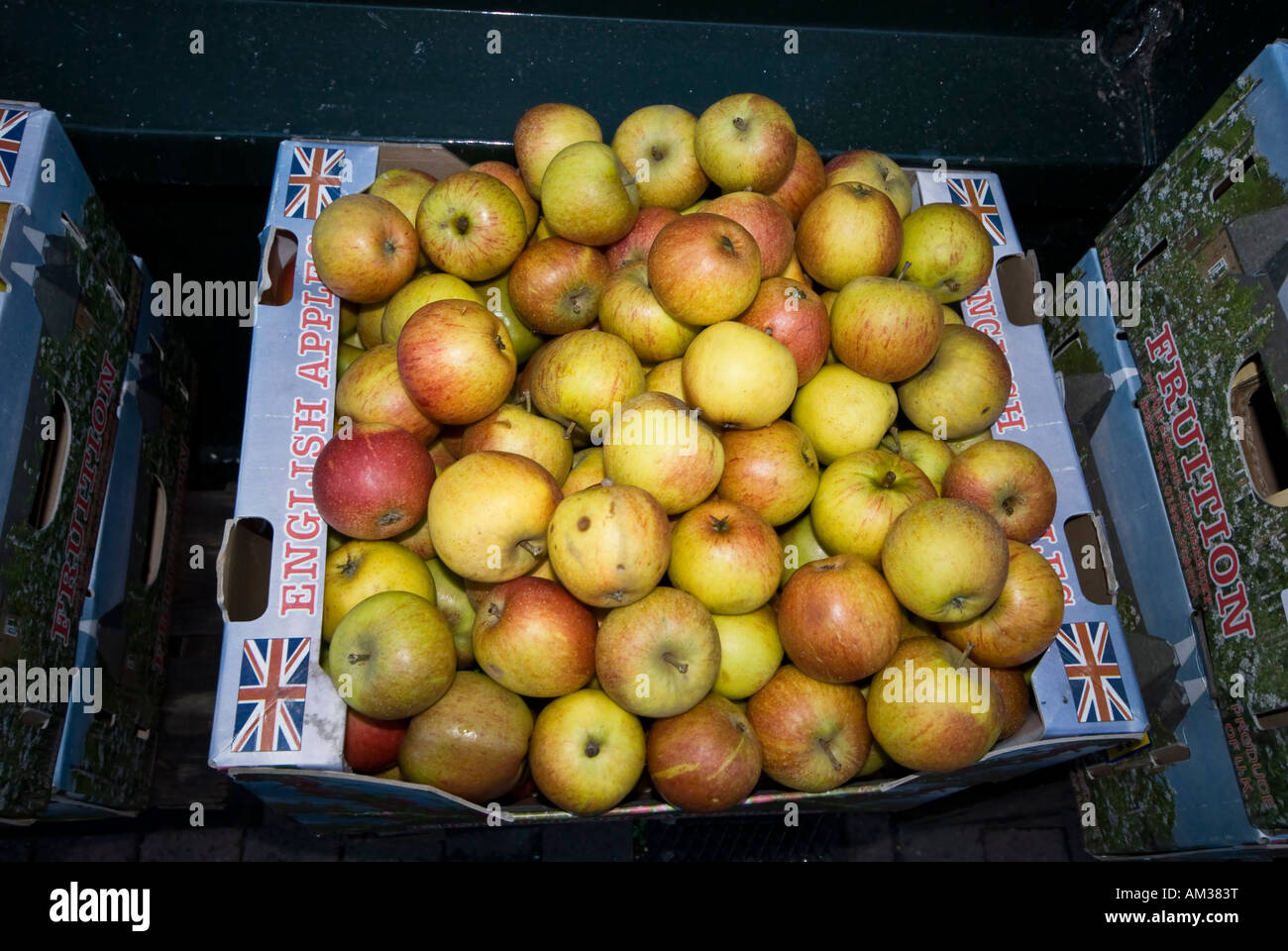 English apples display hi-res stock photography and images - Alamy