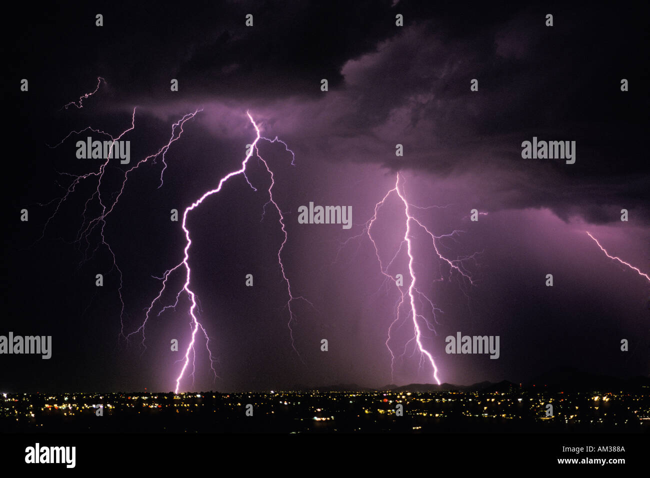 Thunder and lightning over arizona hi-res stock photography and images ...