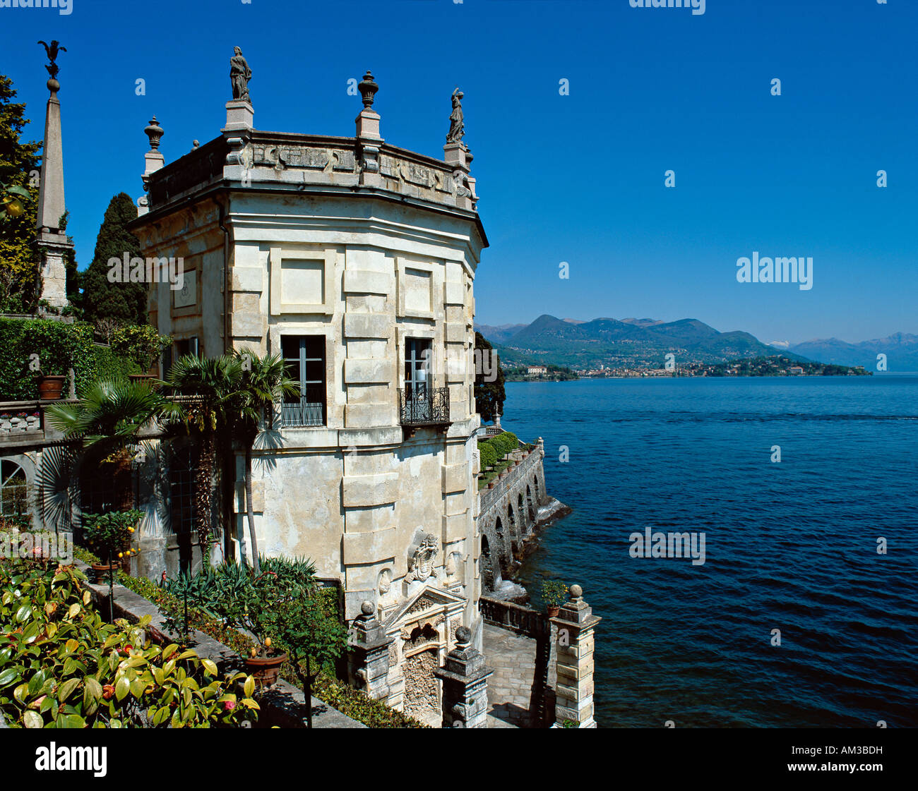 The romantic island garden and palace of Isola Bella, Lake Maggiore ...