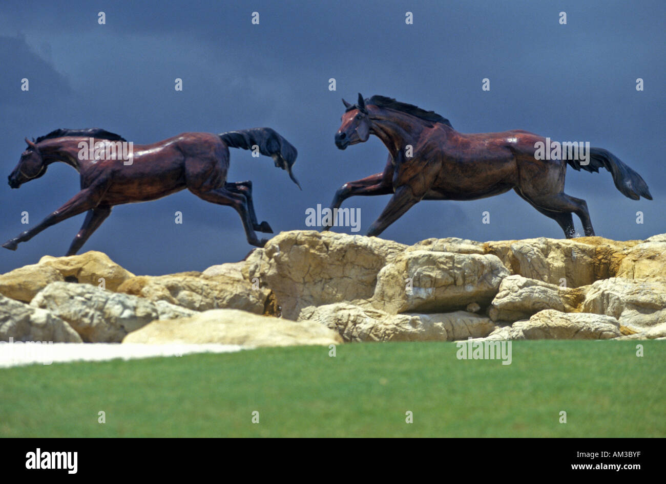 Sculpture of horses running hi-res stock photography and images - Alamy