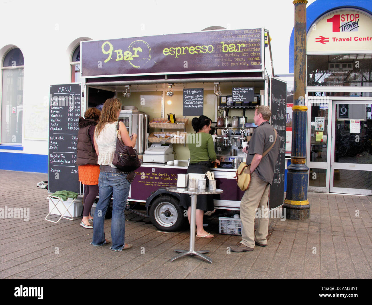 Brighton railway station hi-res stock photography and images - Alamy
