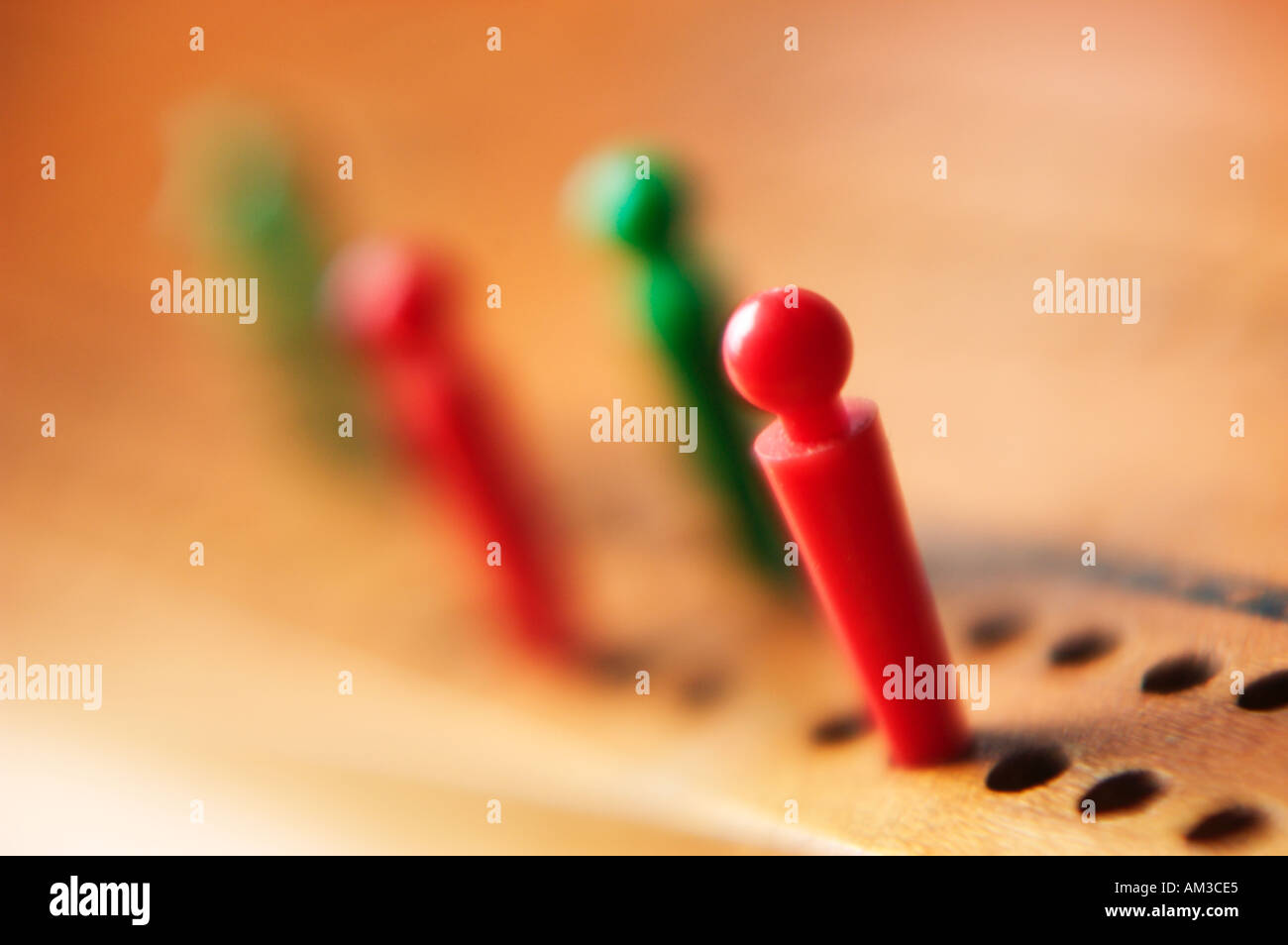 cribbage board with red and green pegs Stock Photo - Alamy