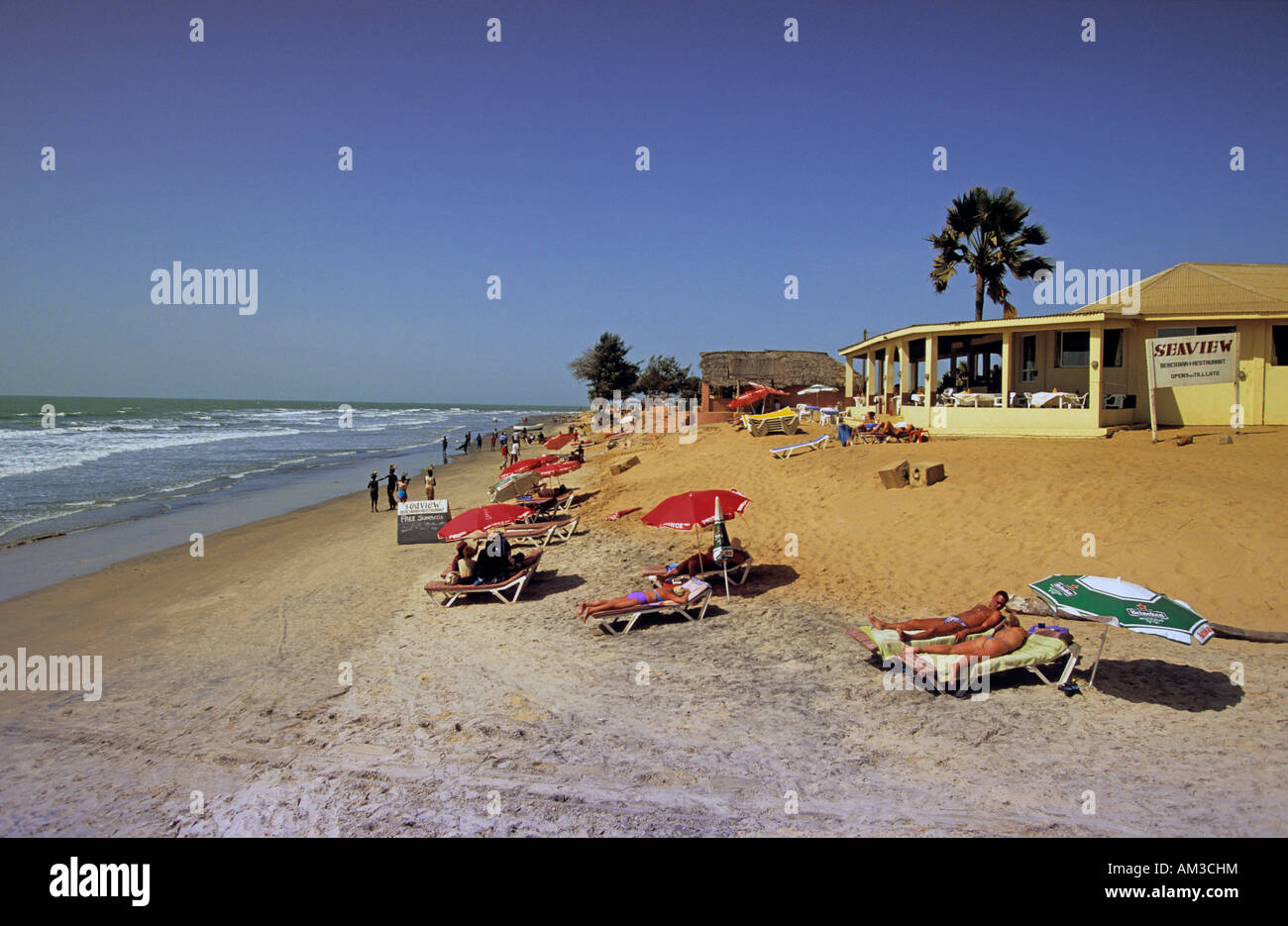 Busy beach scene hi-res stock photography and images - Alamy