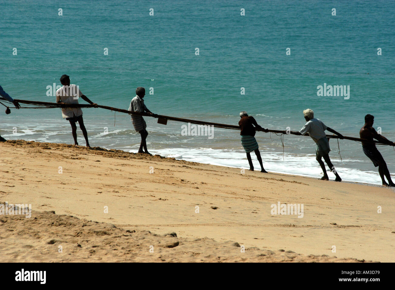 Hauling in the nets Near Galle Sri Lanka Stock Photo - Alamy
