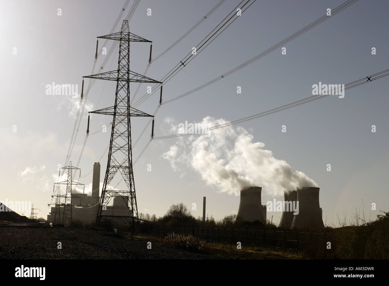 The pylons and power lines with the Cooling towers at Didcot Power ...