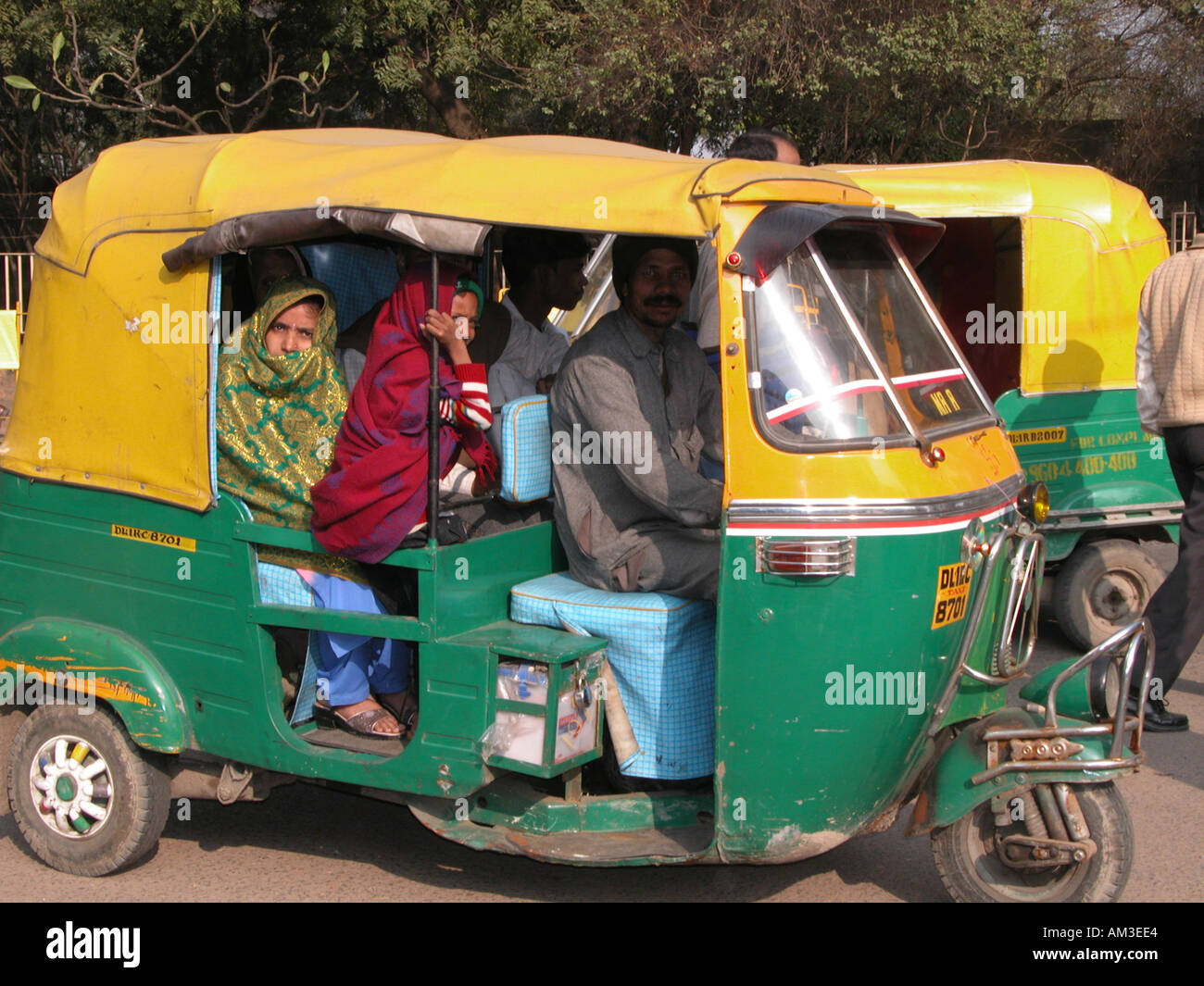 Motorised rickshaw in Indian traffic Stock Photo - Alamy