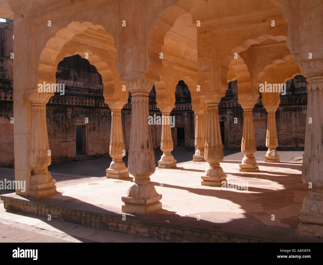 Silhouette through columns hi-res stock photography and images - Alamy