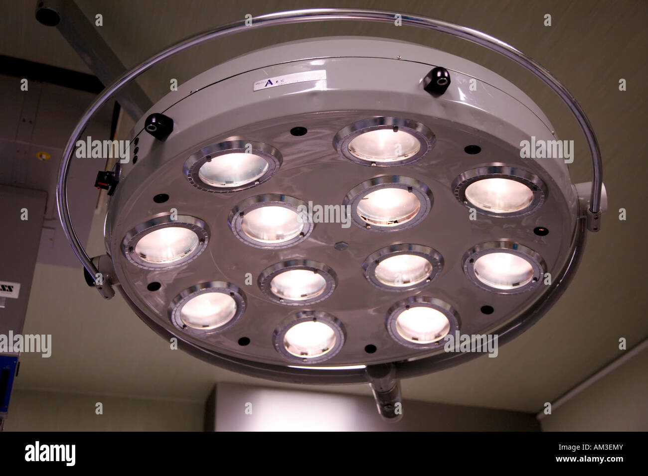 Hospital theatre lights hi-res stock photography and images - Alamy