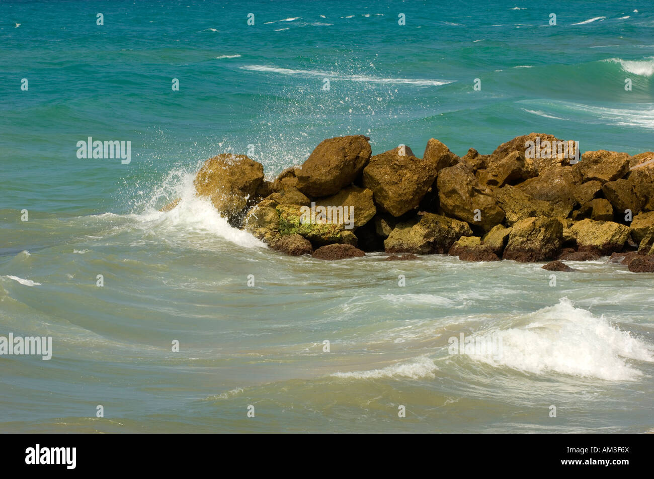 Waves breaking on rocks Stock Photo - Alamy