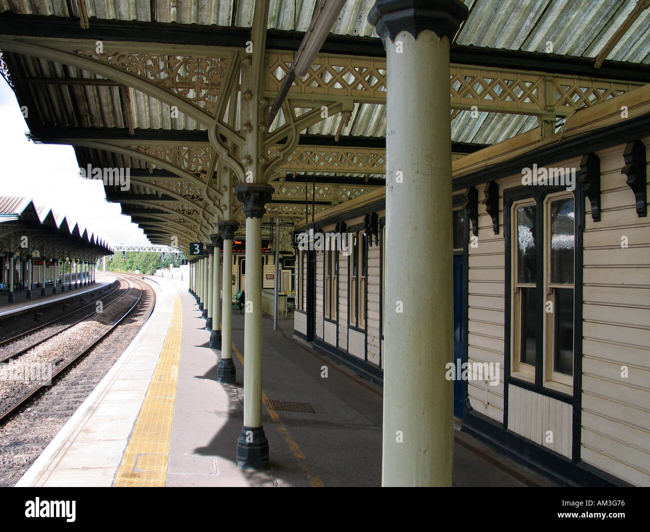 Kettering railway station hi-res stock photography and images - Alamy