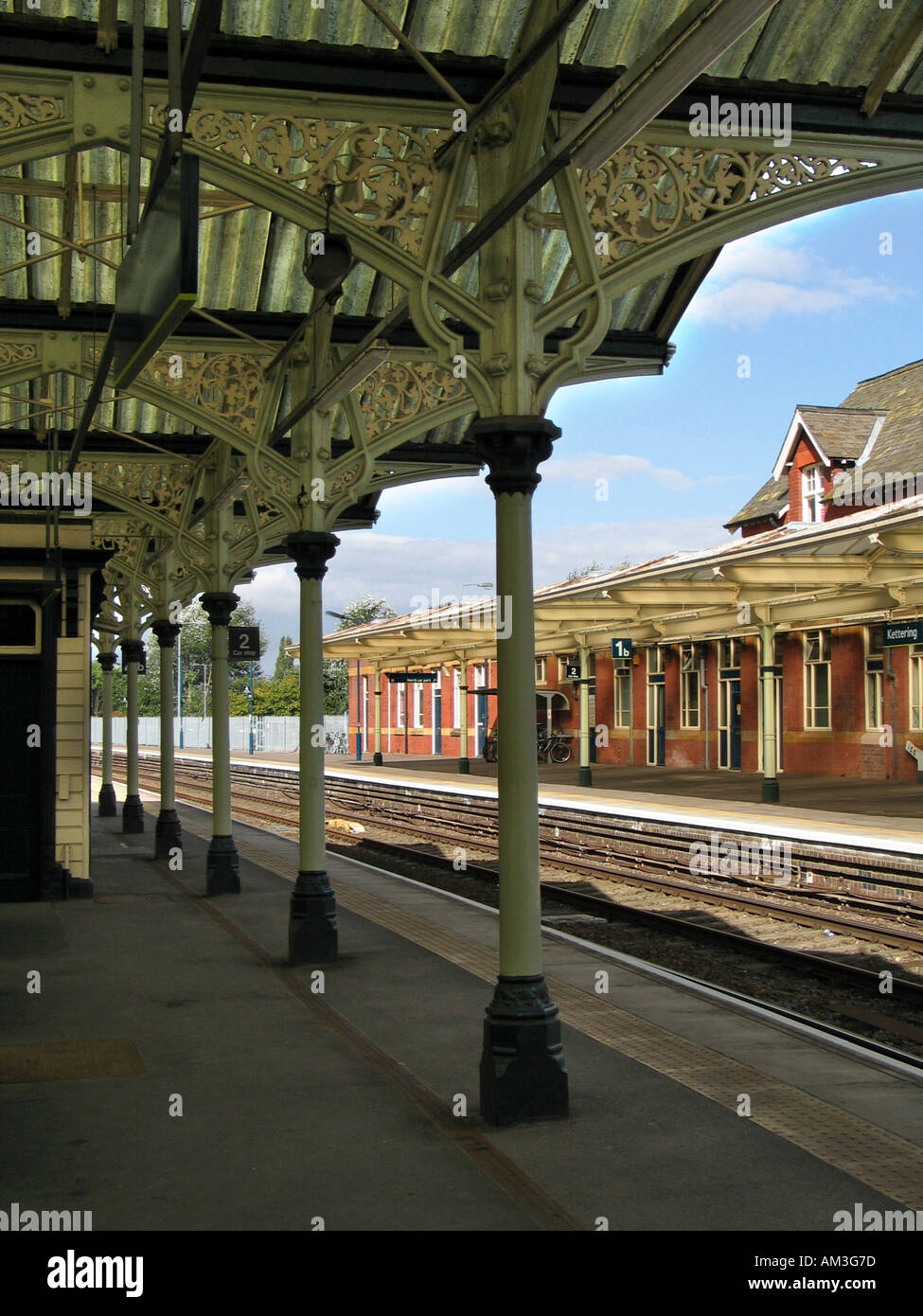 Kettering railway station hi-res stock photography and images - Alamy