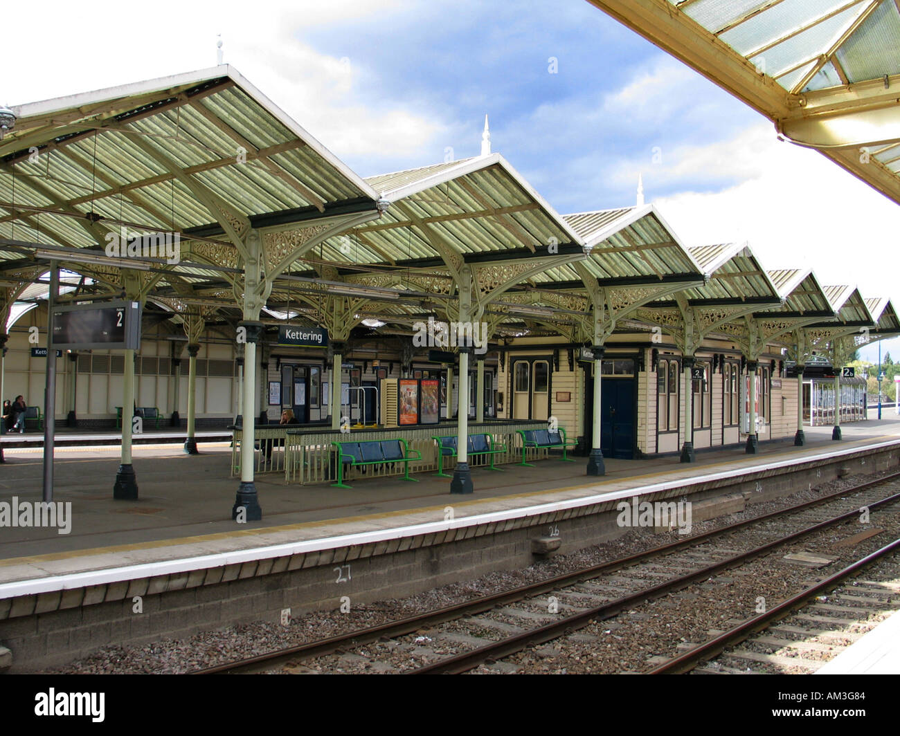 KETTERING RAILWAY STATION UK John Robertson 2005 Stock Photo - Alamy