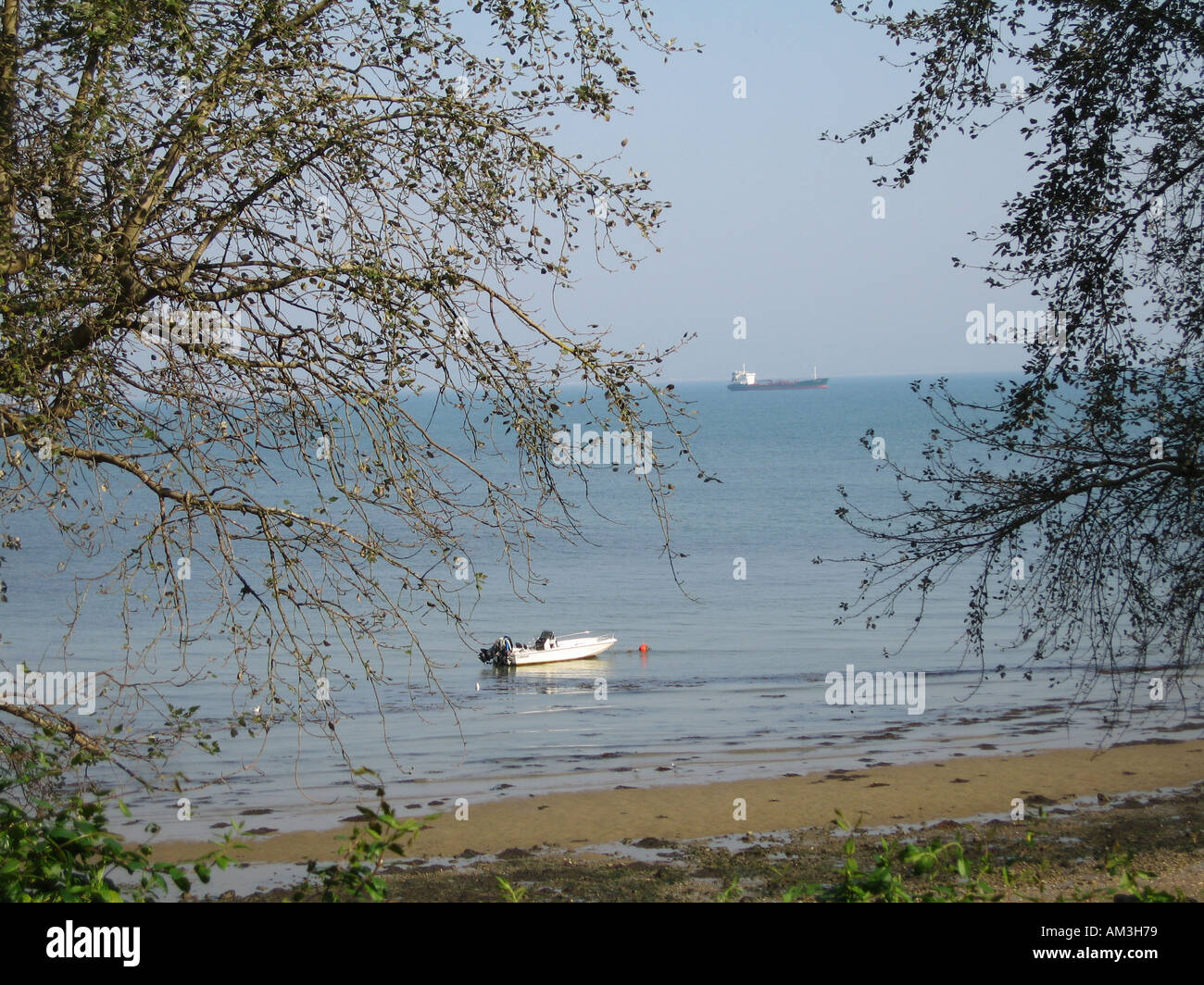 The Solent from Bembridge Beach Isle of Wight Stock Photo - Alamy