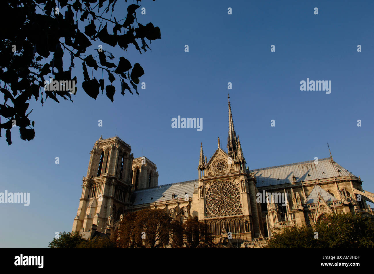 Apse exterior notre dame paris hi-res stock photography and images - Alamy