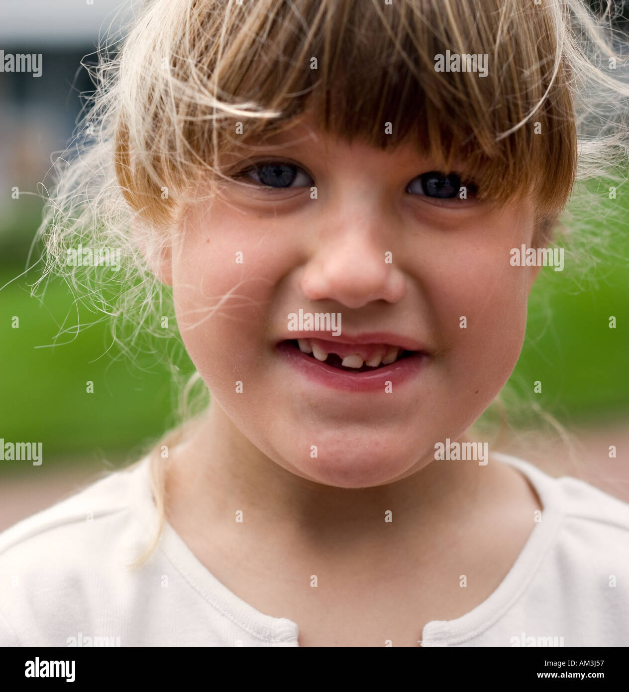 Smiling blonde girl missing tooth hi-res stock photography and images - Alamy
