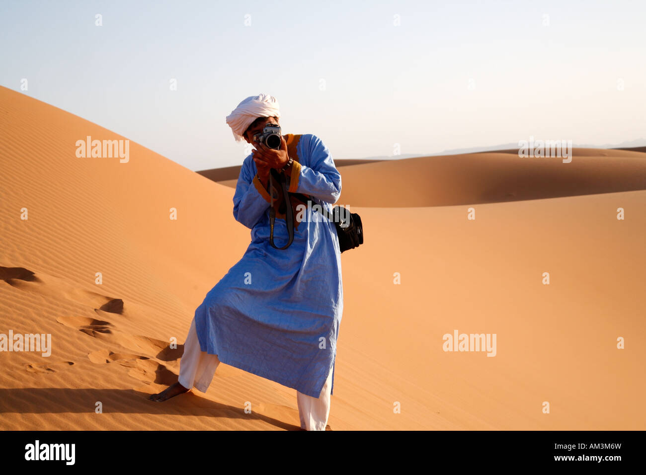 Moroccan photographer in the Sahara desert taking pictures Stock Photo ...