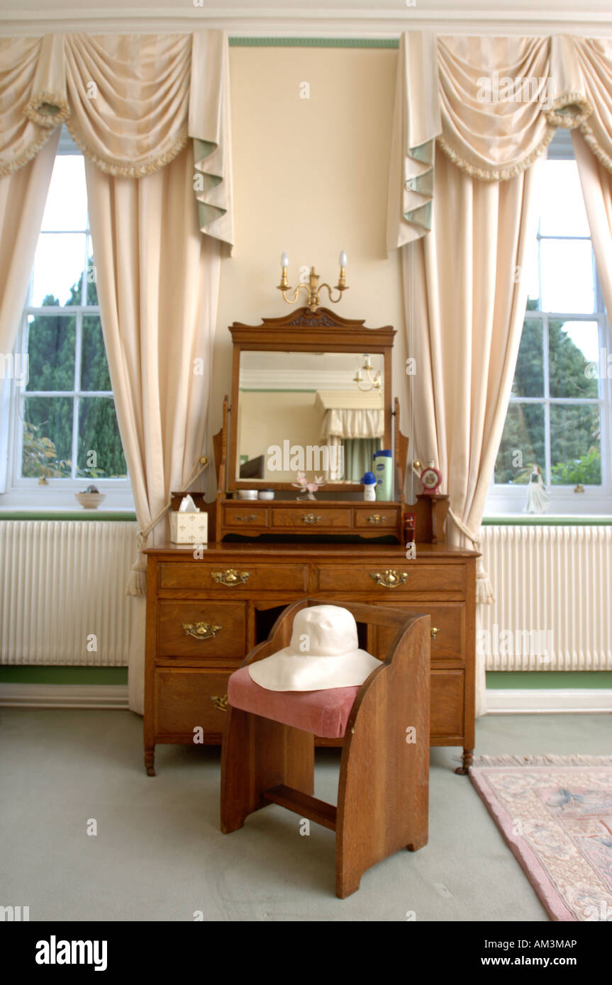 AN ANTIQUE DRESSING TABLE AT RUDHALL MANOR NEAR ROSS ON WYE ...