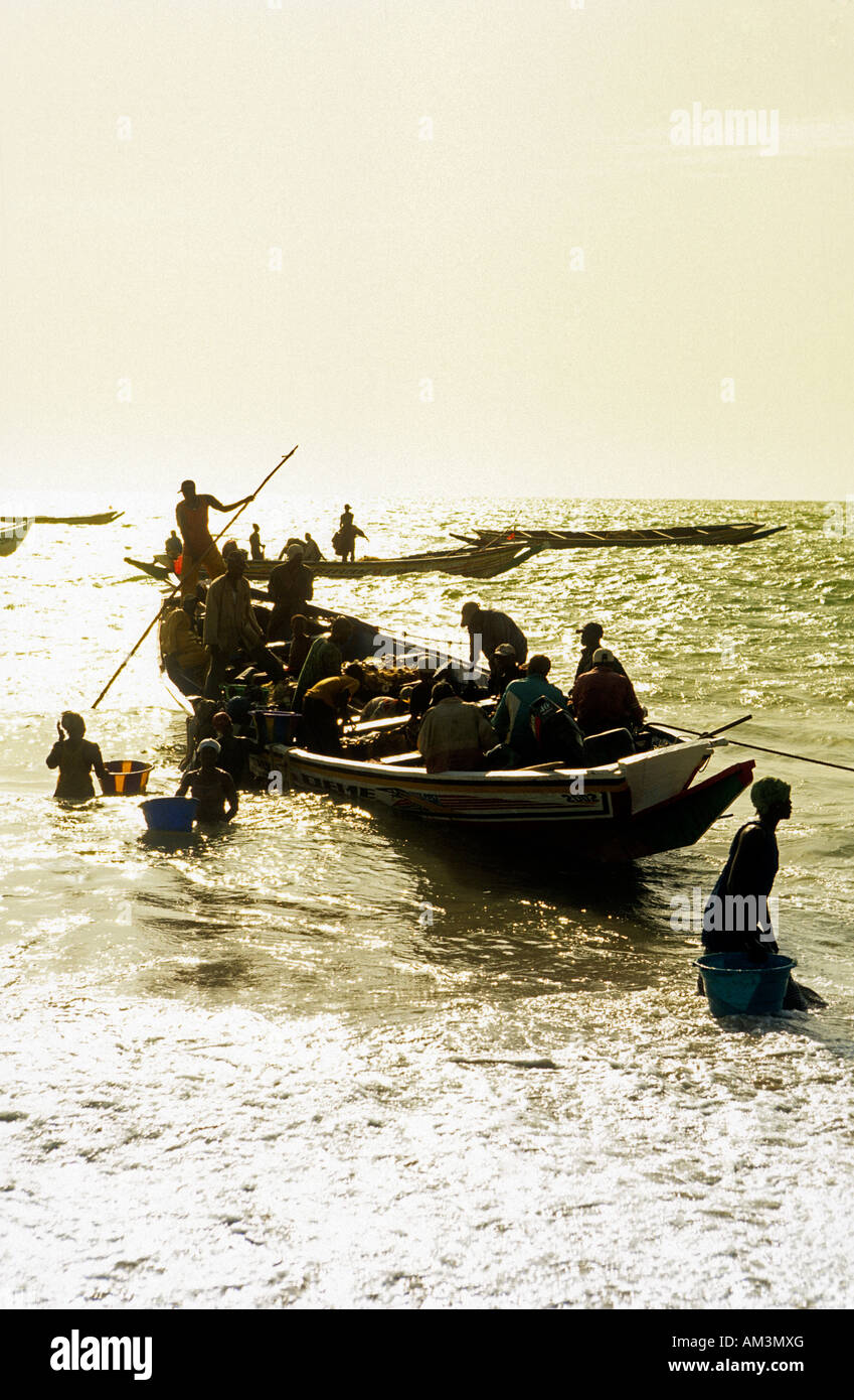 west africa gambia a crowded fish market on the beach Stock Photo - Alamy
