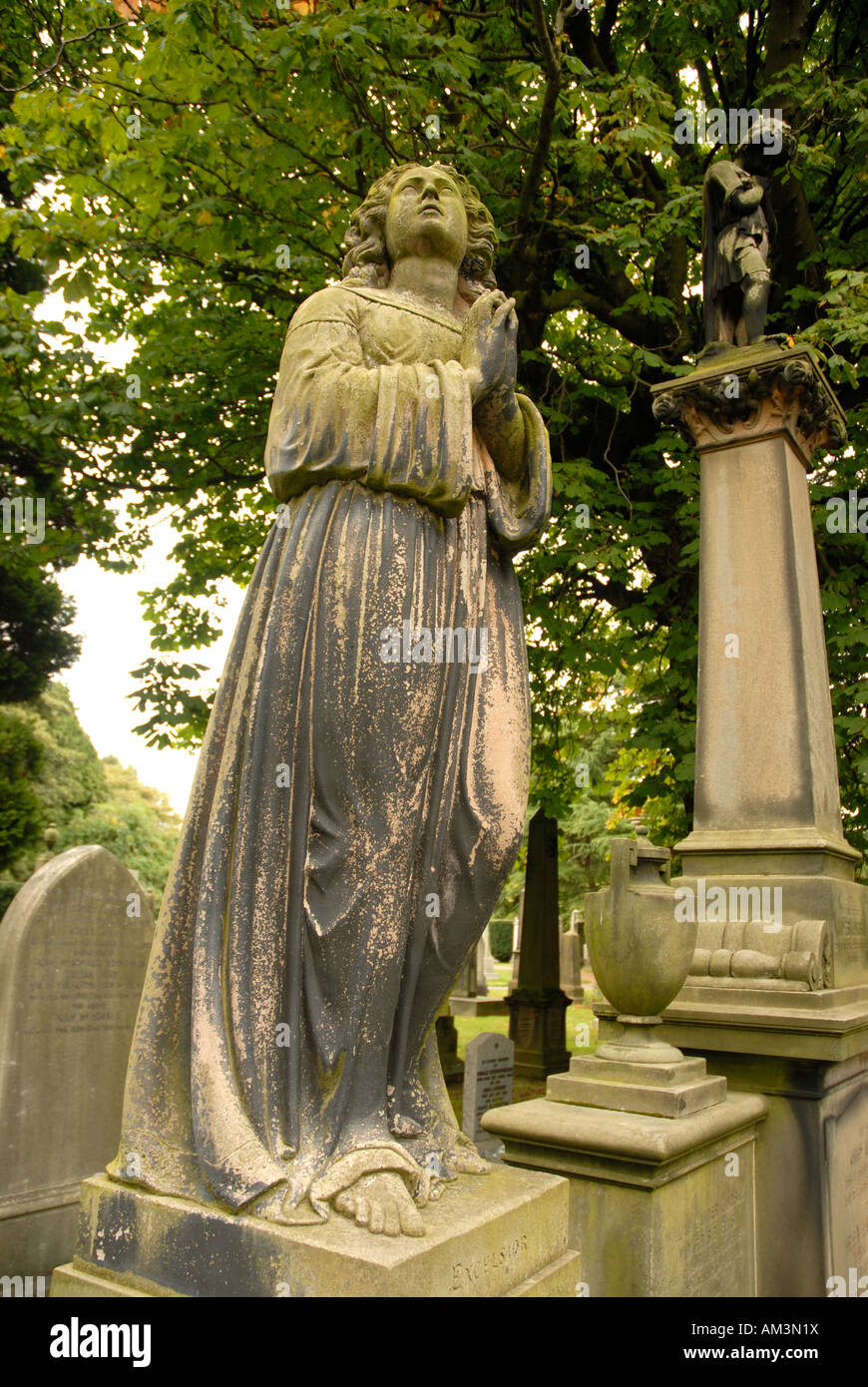 dean cemetery angel edinburgh scotland Stock Photo - Alamy