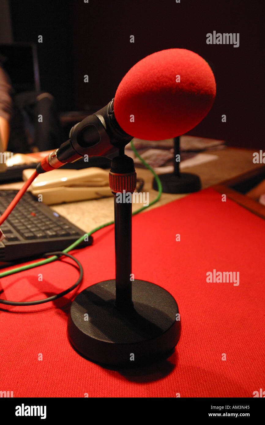 Bbc microphone hi-res stock photography and images - Alamy