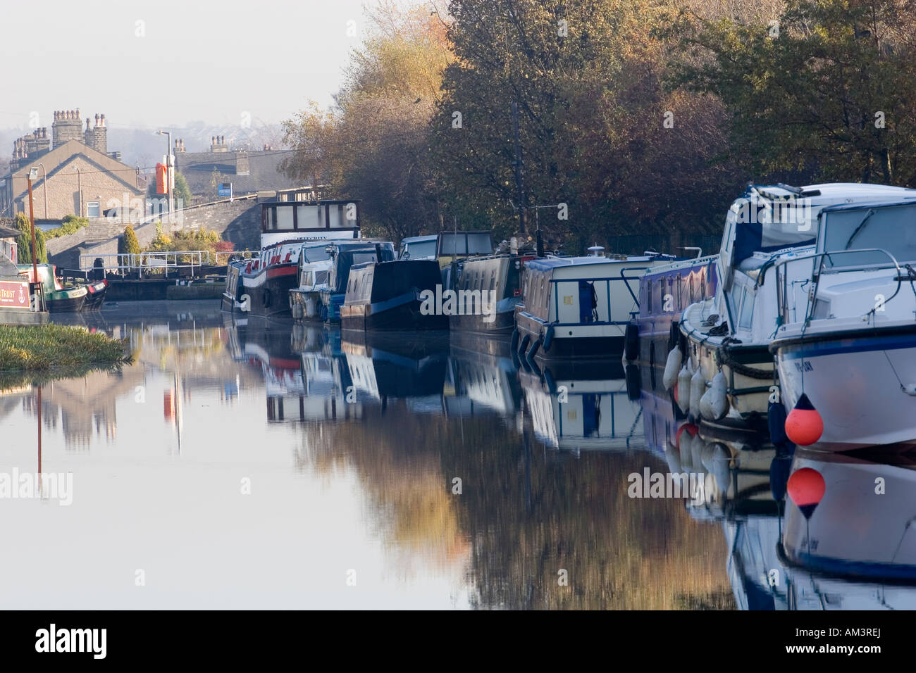Canal at mirfield west yorkshire hi-res stock photography and images ...