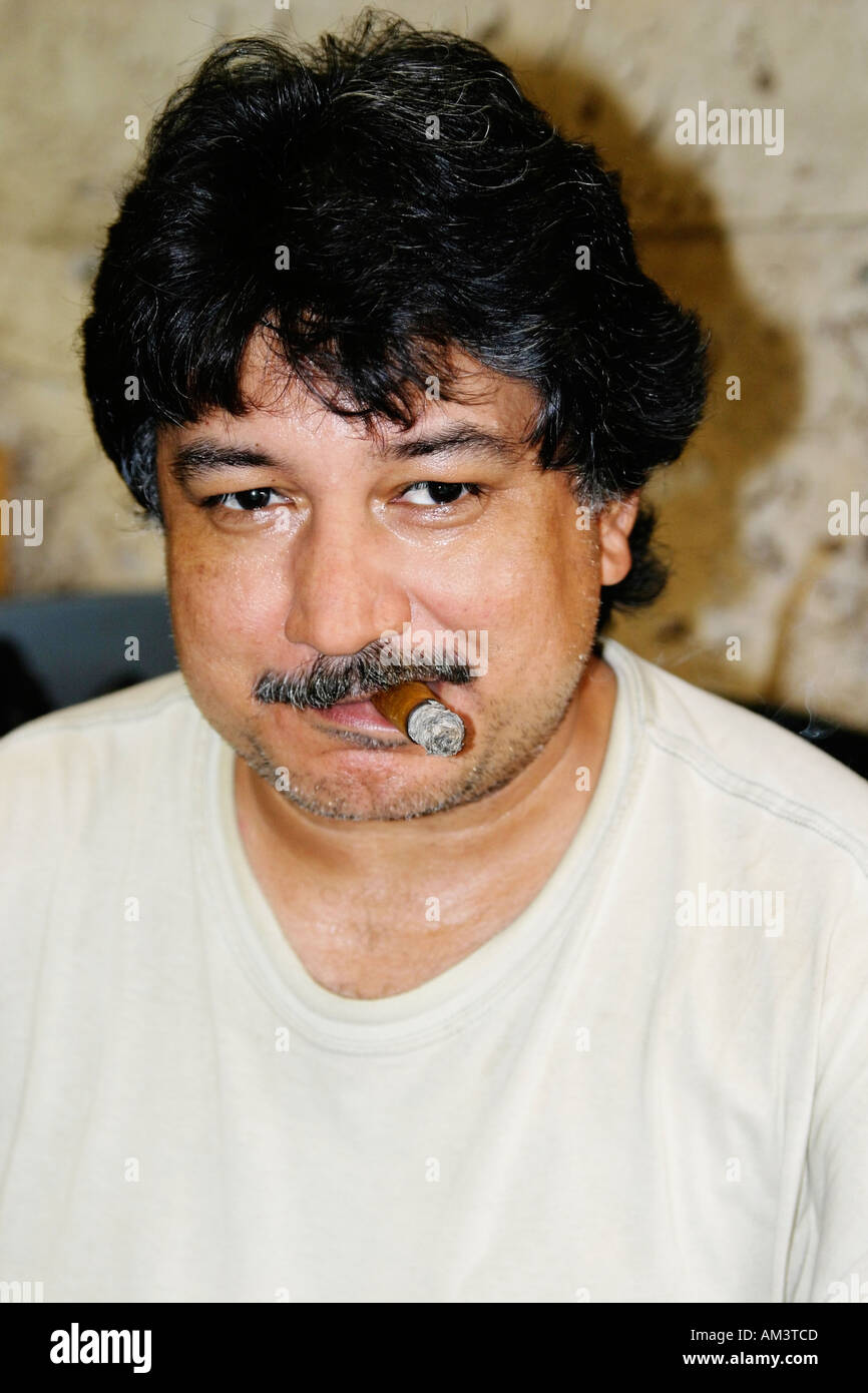 Hand rolling cigars in Louisiana Stock Photo - Alamy