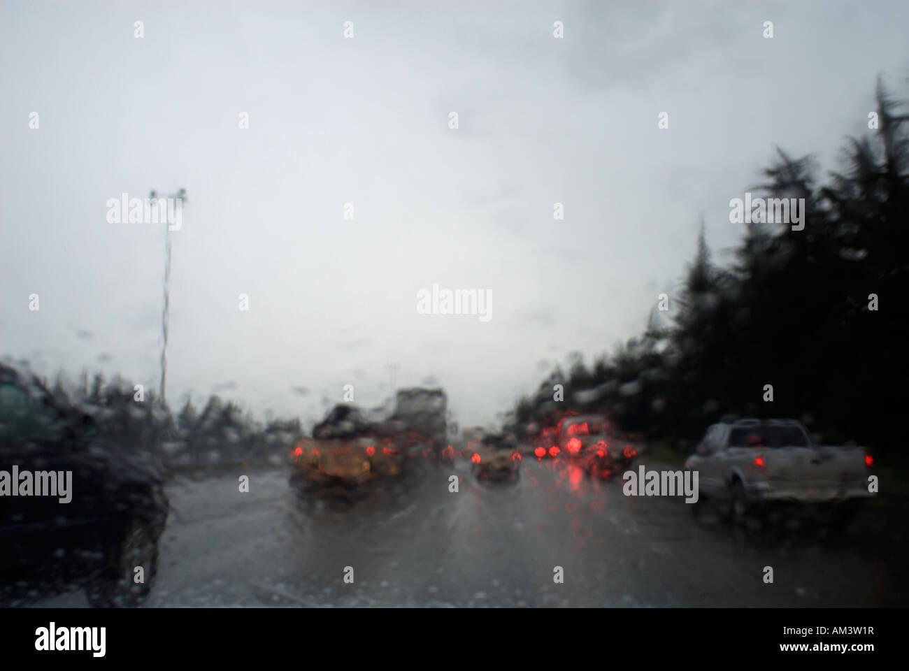Comuters rain hi-res stock photography and images - Alamy