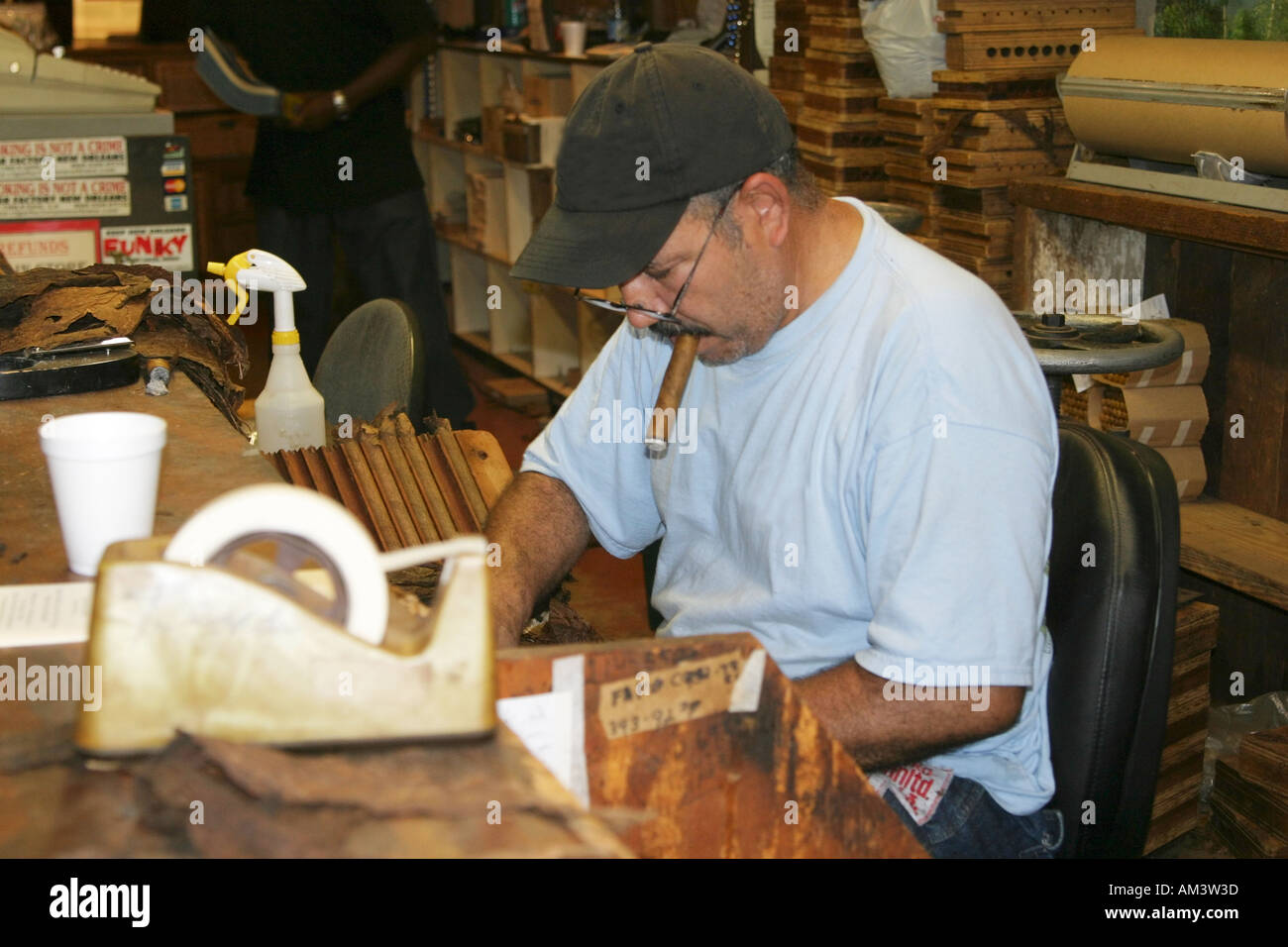 Hand rolling cigars in Louisiana Stock Photo - Alamy
