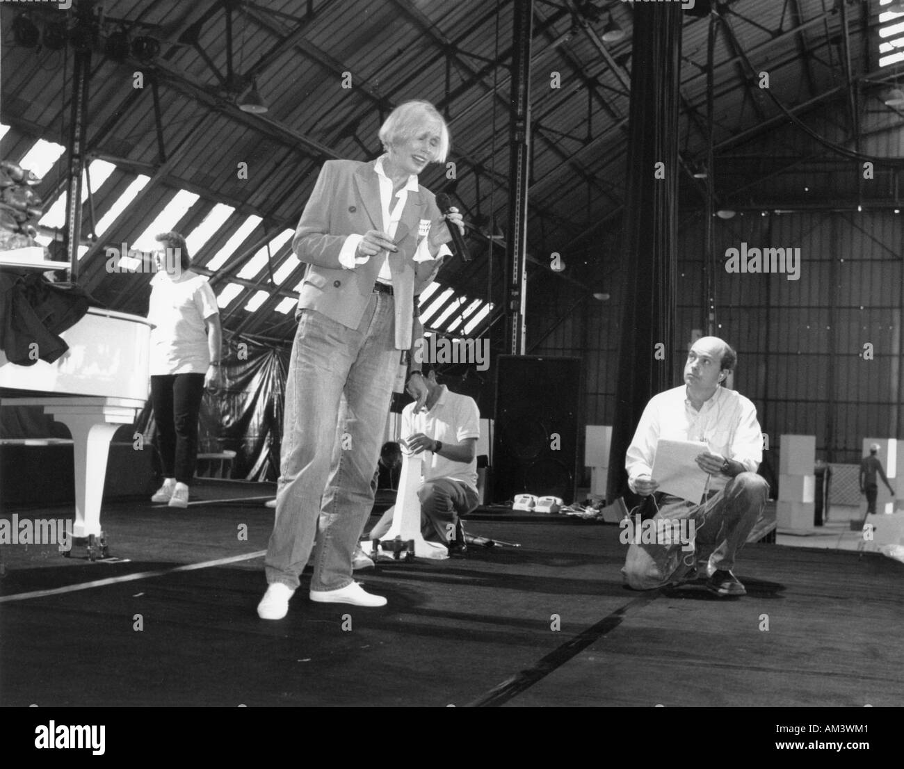 Event Producer photographer Joe Sohm interacting with Sally Kellerman ...