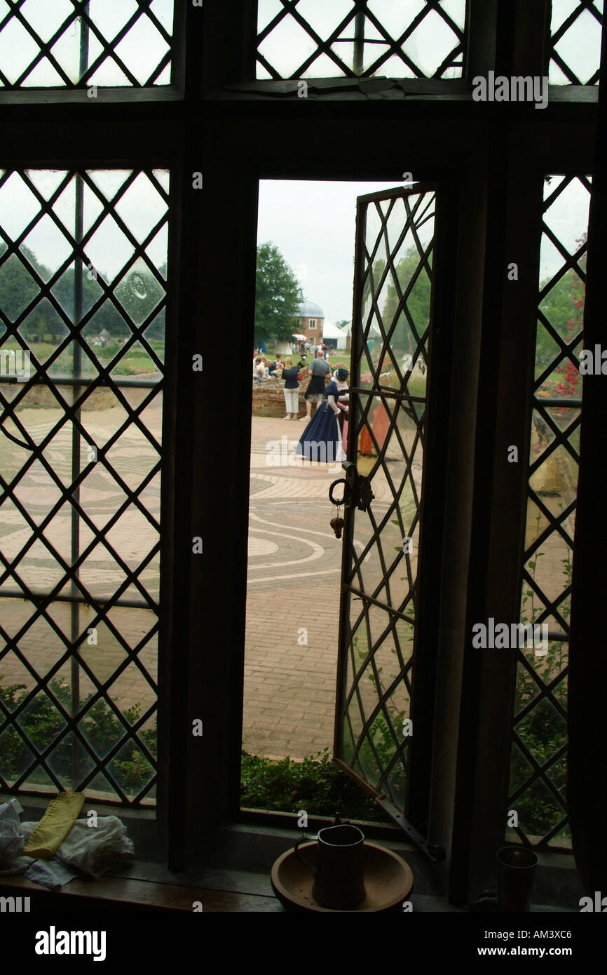 Tudor window hi-res stock photography and images - Alamy