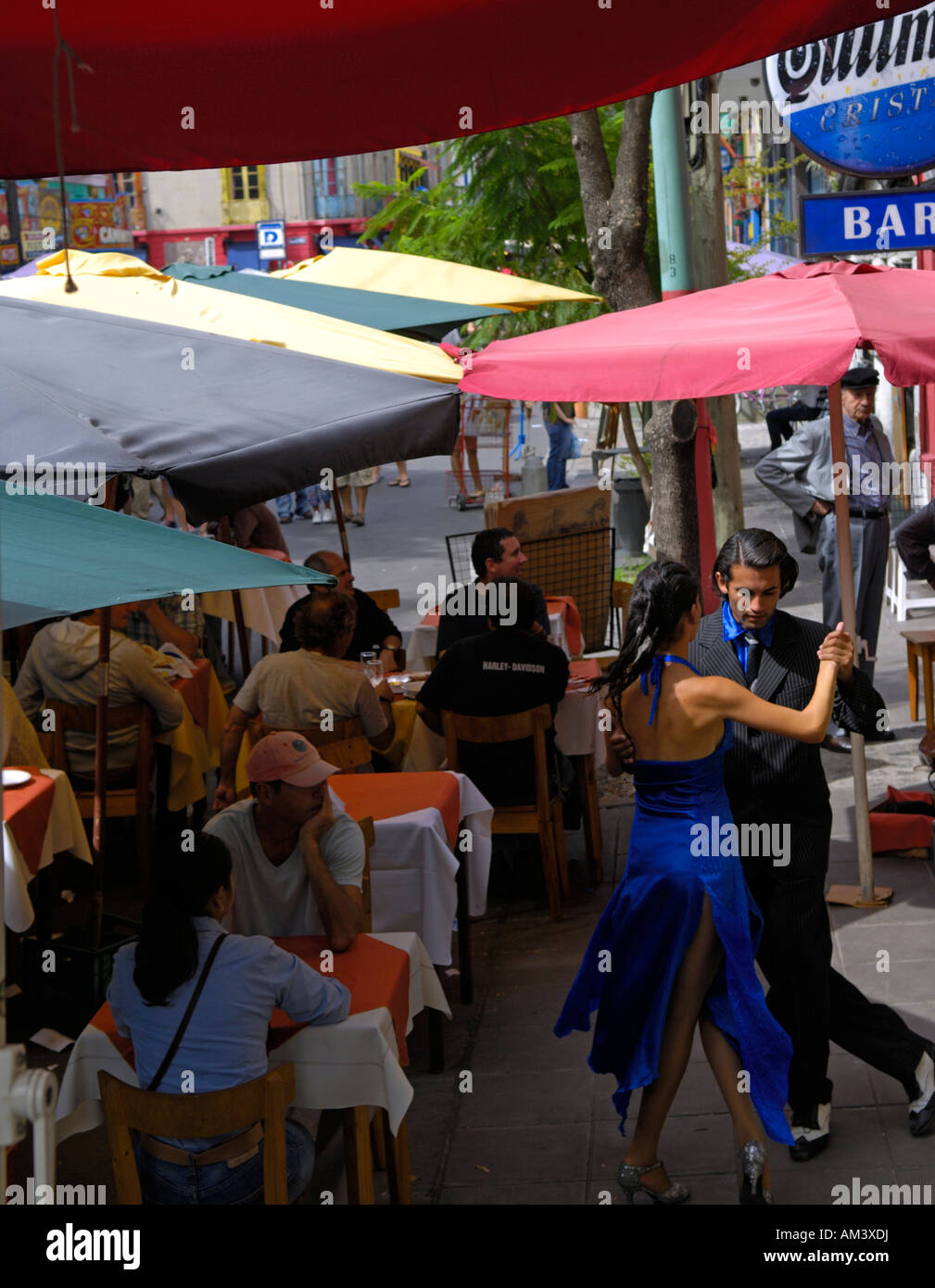 Tango dancers perform for diners in La Boca Stock Photo - Alamy