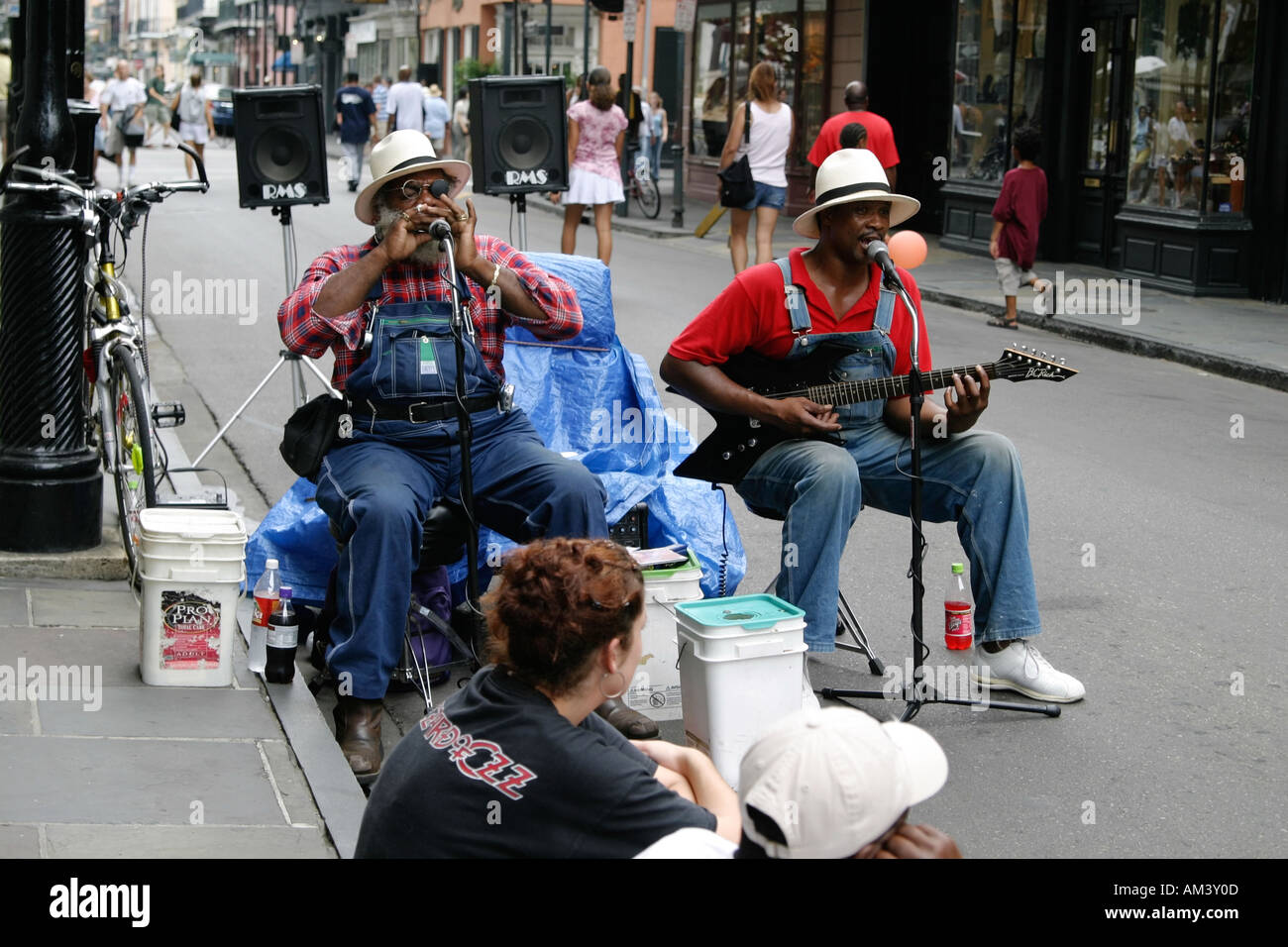 New orleans street performer hi-res stock photography and images - Alamy