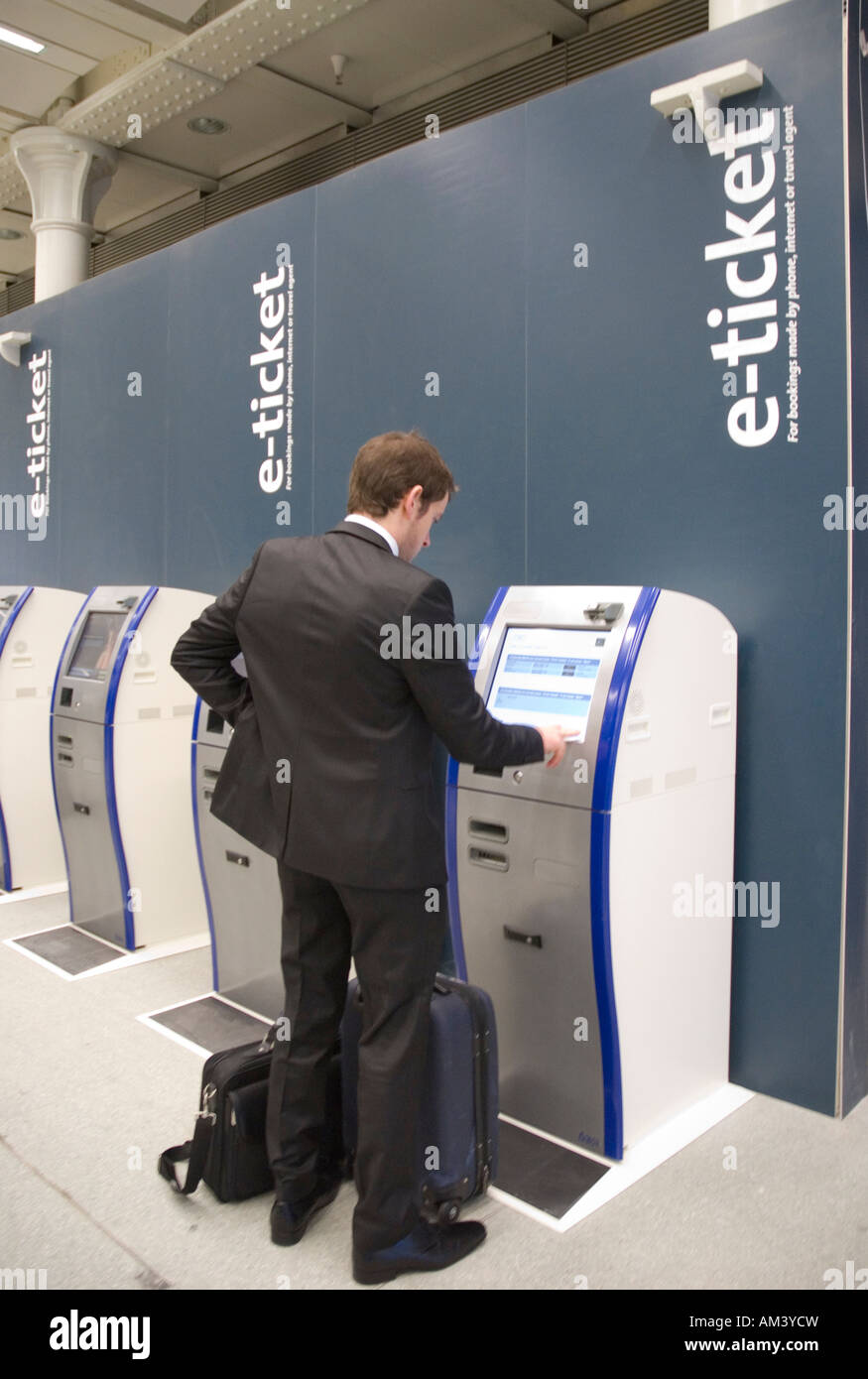 Ticket machine machines hi-res stock photography and images - Alamy