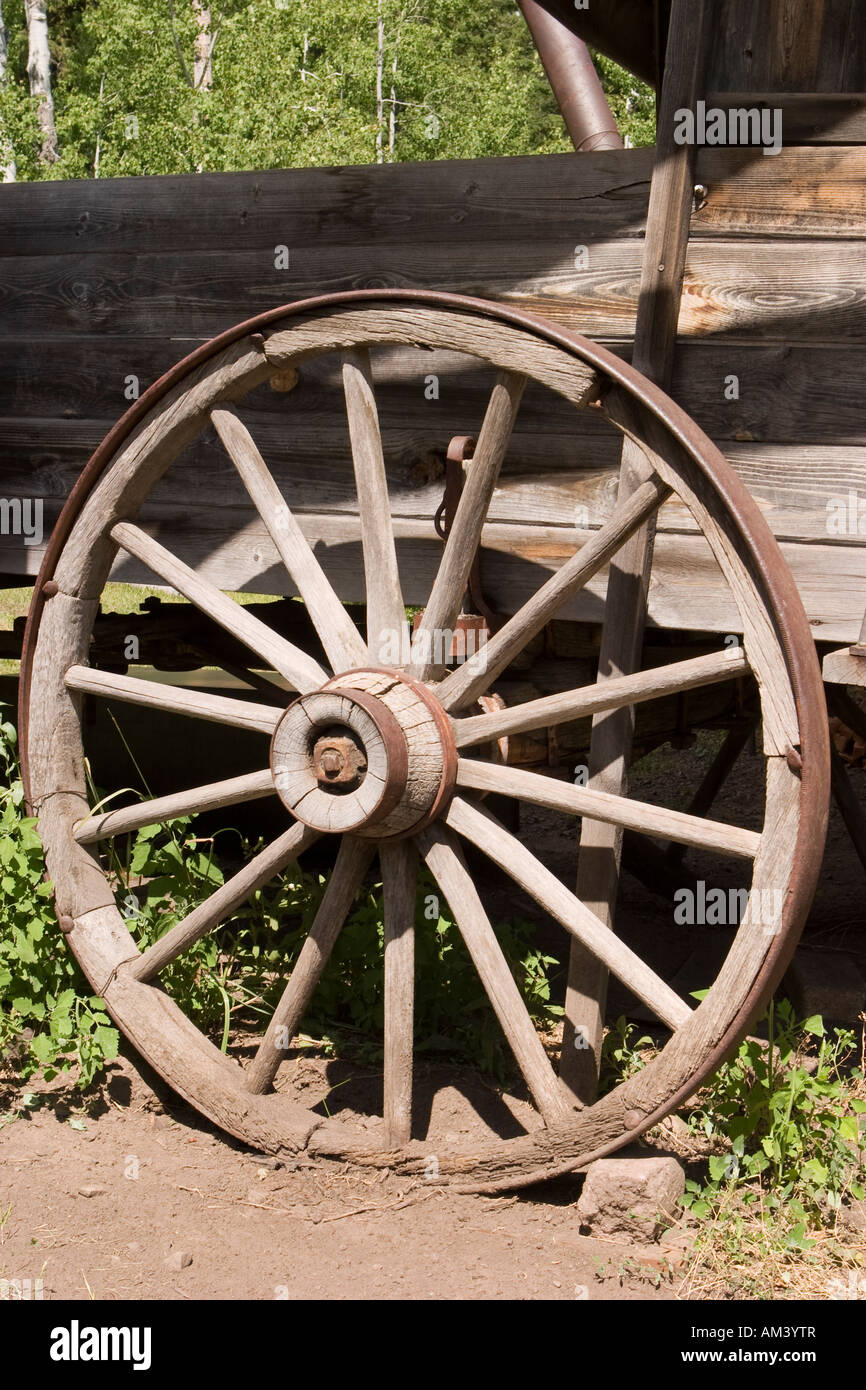 Old wagon wheel at rest Stock Photo - Alamy
