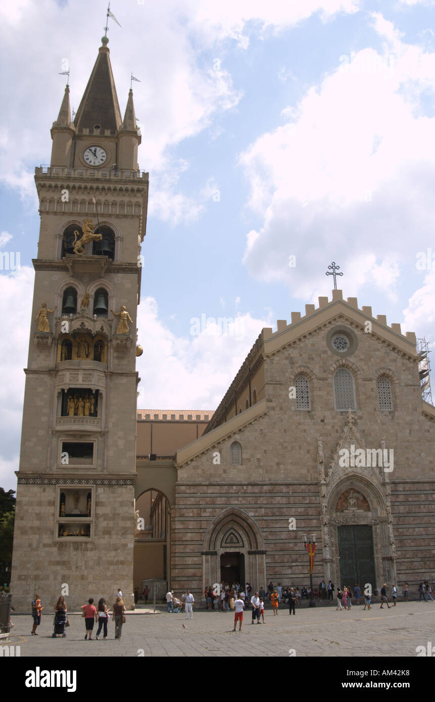 Messina plaza hi-res stock photography and images - Alamy