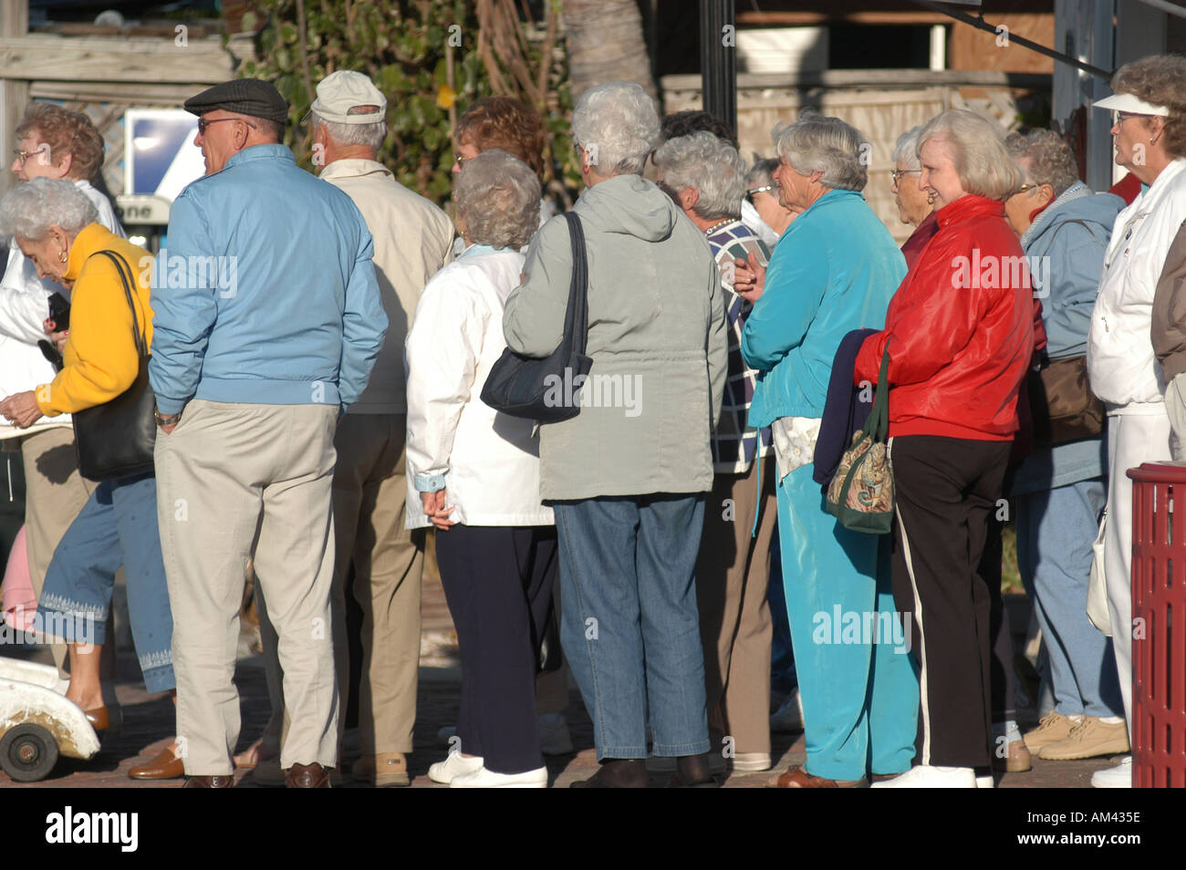 Tour guide group seniors hi-res stock photography and images - Alamy