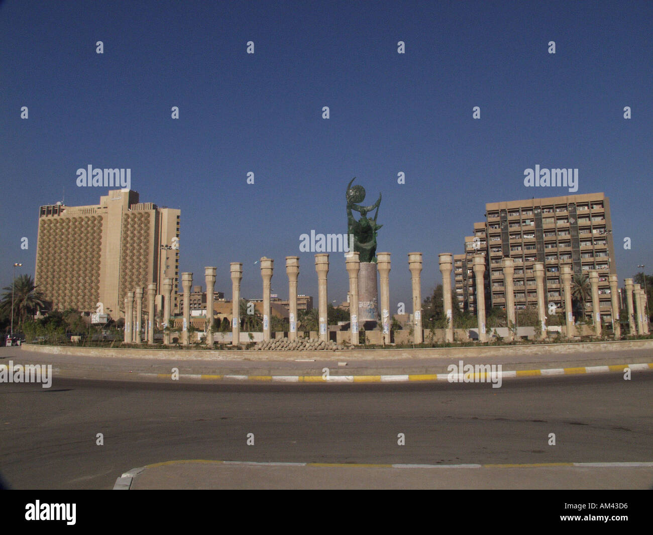 Sadam hussein statue hi-res stock photography and images - Alamy