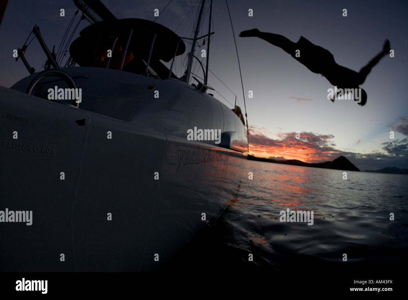 Swimming and diving from boats hi-res stock photography and images - Alamy