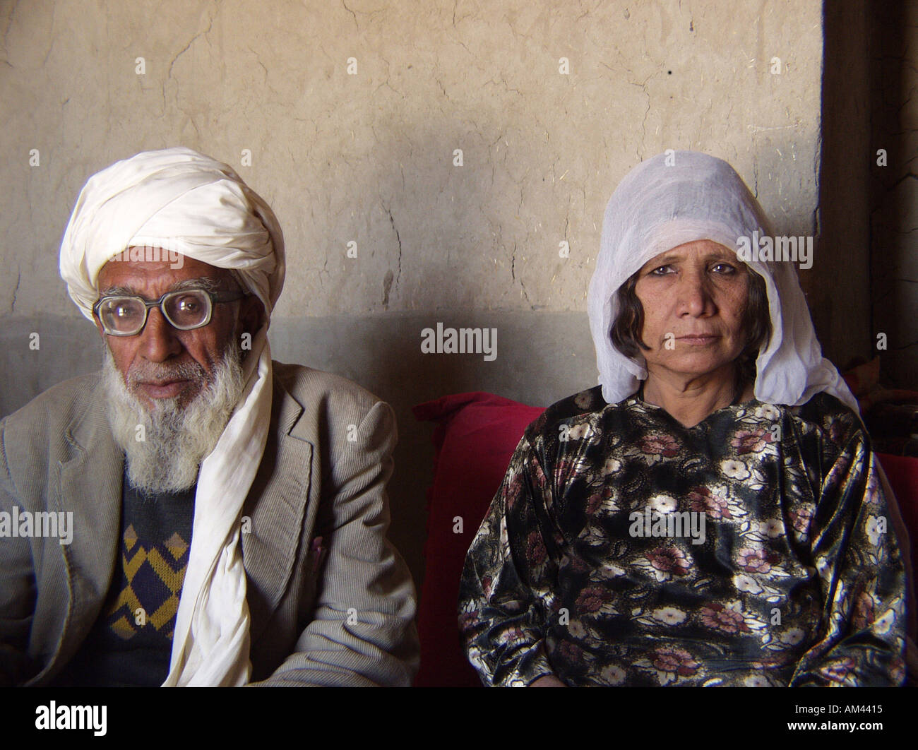 Afghan couple hi-res stock photography and images - Alamy